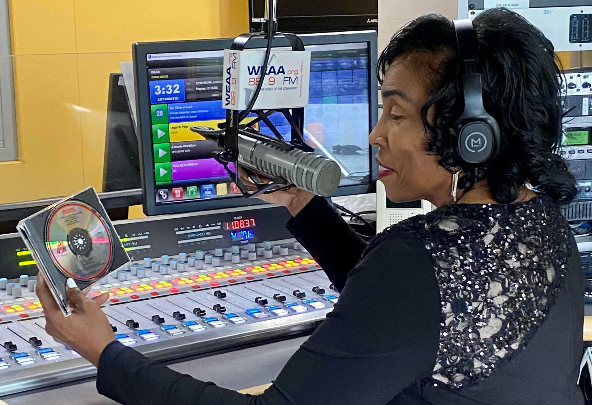 WEAA 88.9 FM’s Ernestine Jones is Still ‘On Cue’ - The Baltimore Times